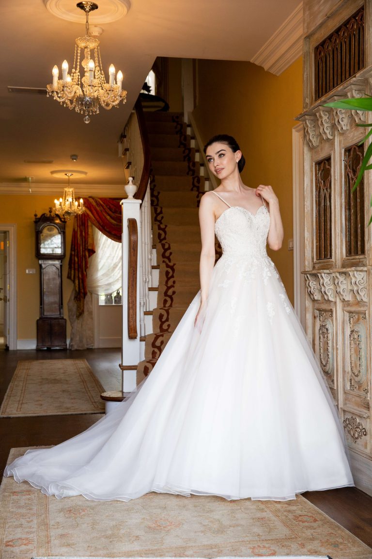 19 618 | Special Day Bridal Dress Claddagh Collection
